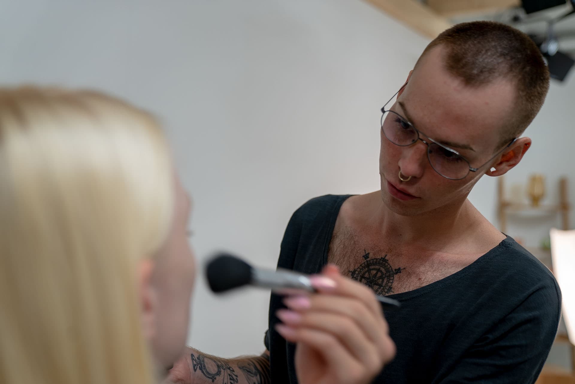 Make-up for the camera: how to become electronically invisible - Galaxus