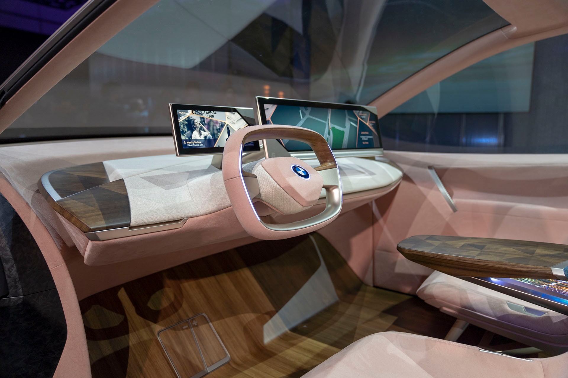 BMW iNext : la voiture sans tableau de bord - digitec