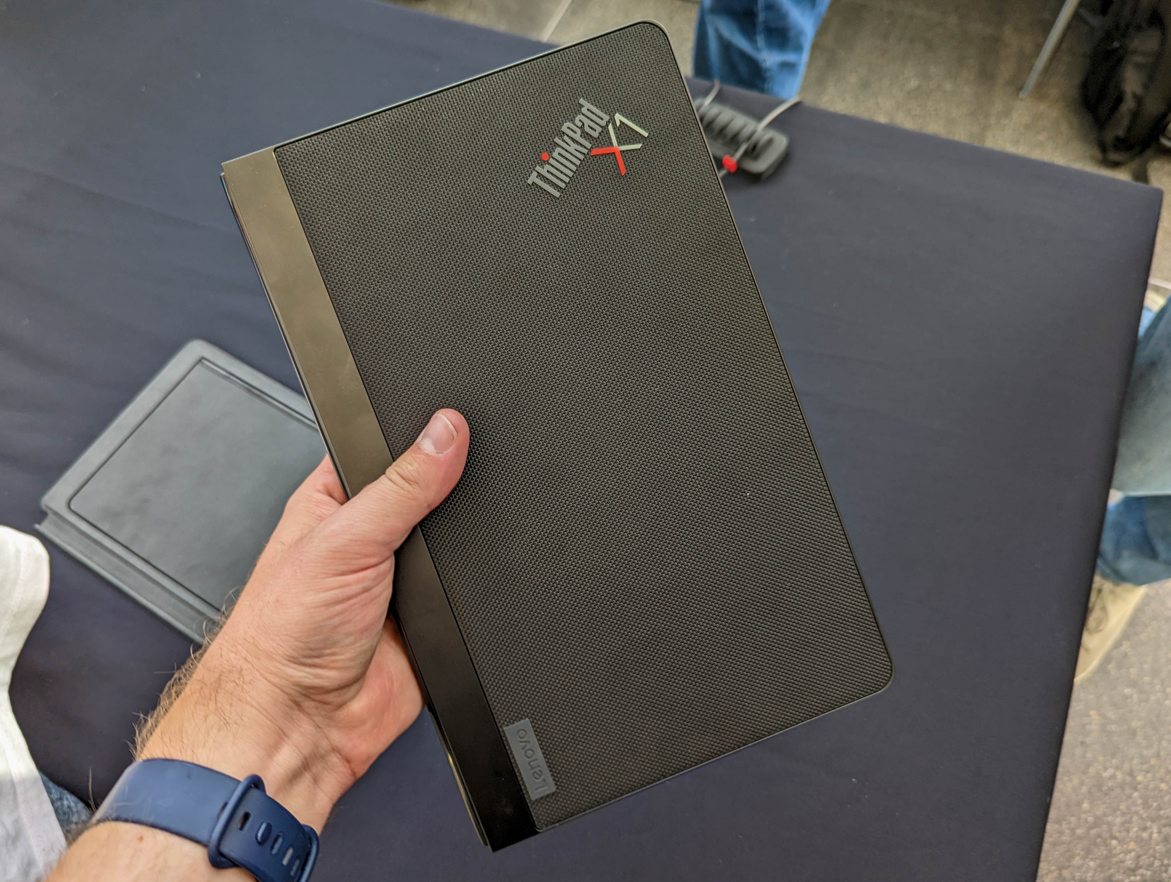 Lenovo Thinkpad X1 Fold Gen 2: Larger display with fewer frames - Galaxus