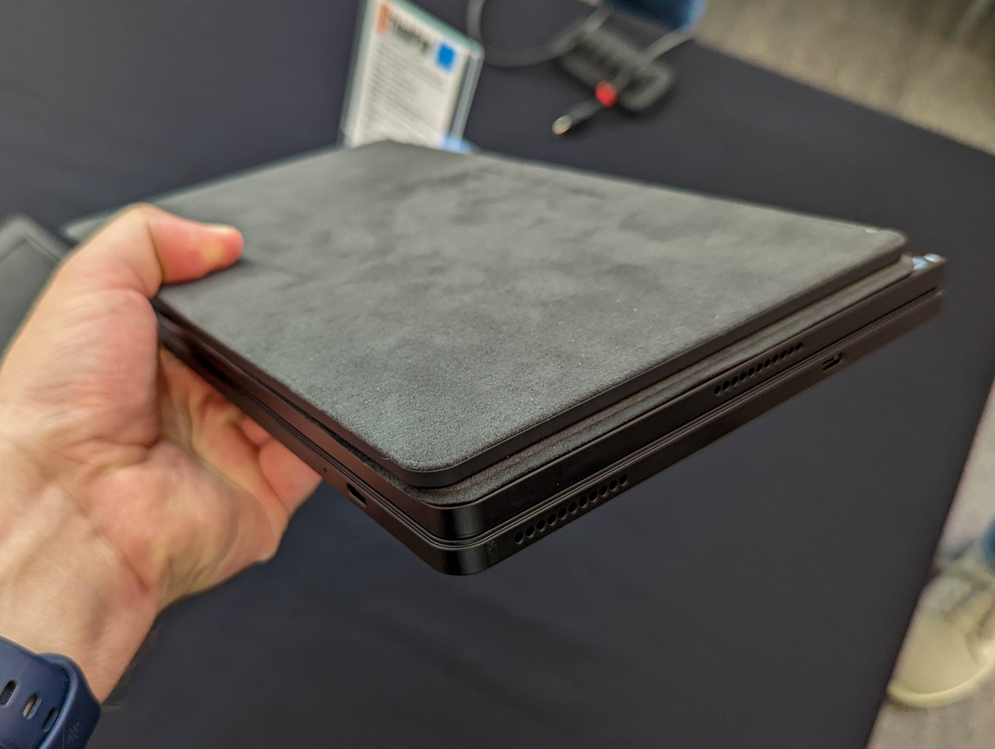 Lenovo Thinkpad X1 Fold Gen 2: Larger display with fewer frames - digitec