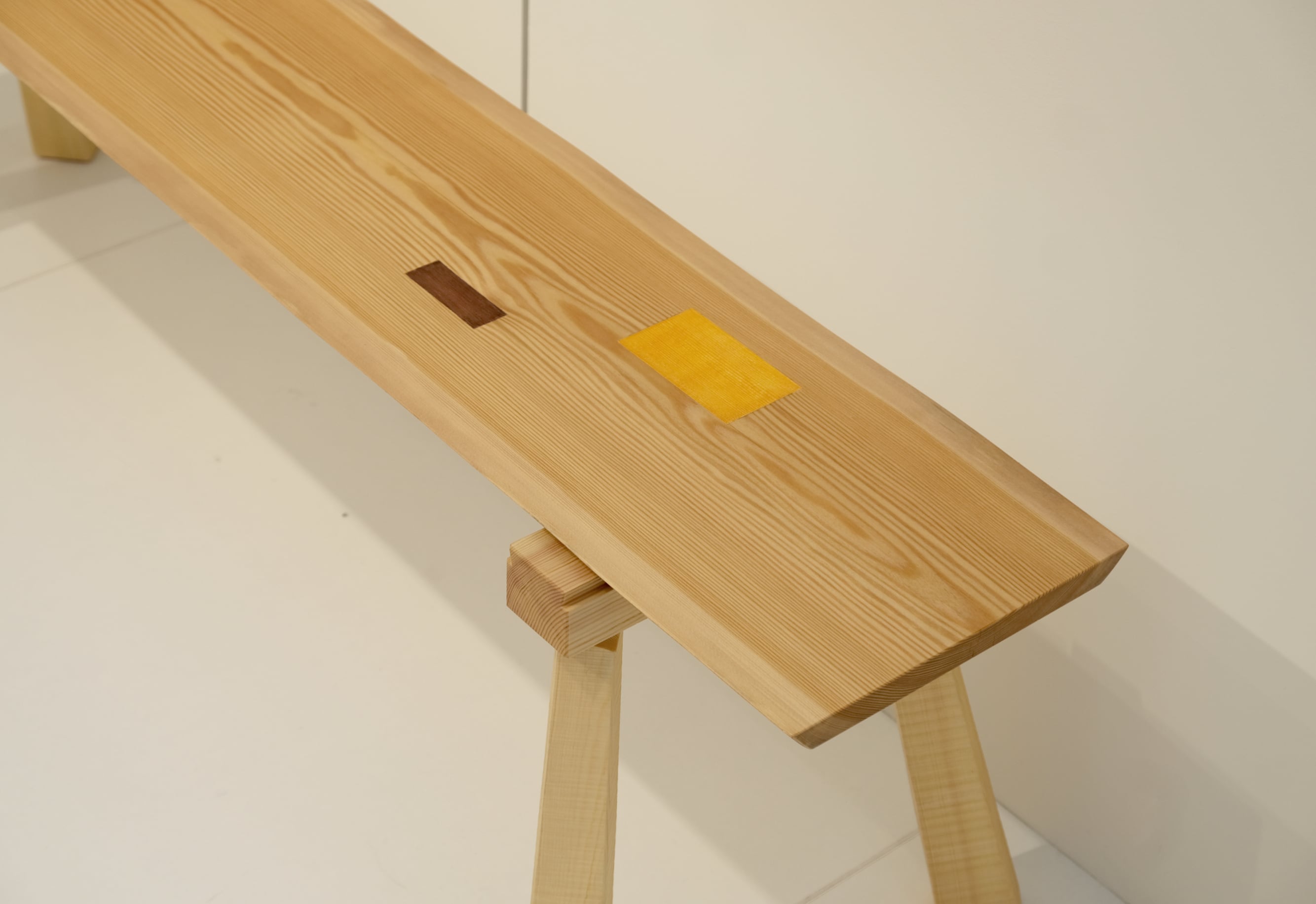 Álvaro Aramburu entwirft Möbel an der Grenze von Kunst und Design - Galaxus