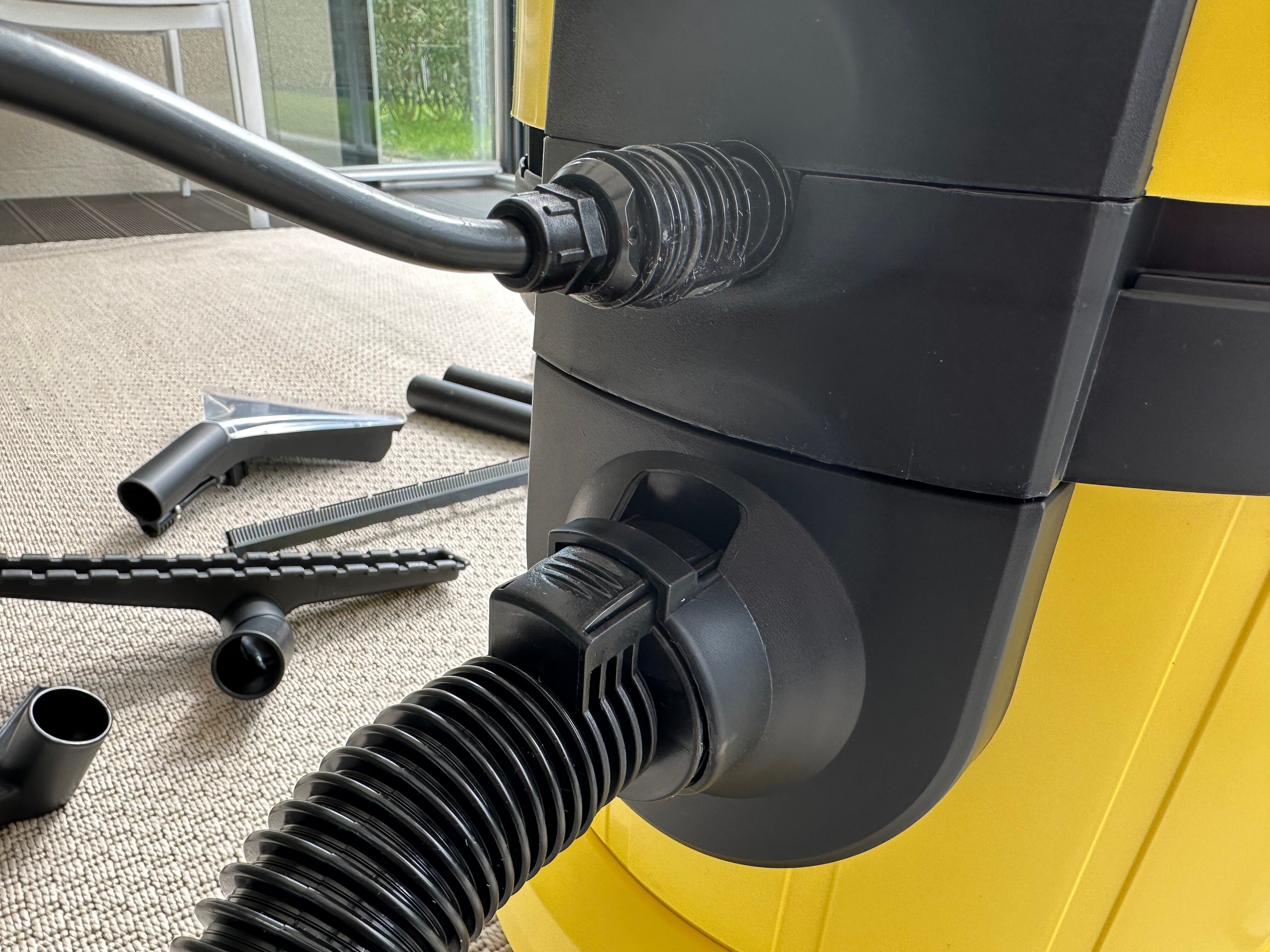 Kärcher SE 4001 im Test: Sprühen und Saugen machen den Teppich sauber ...