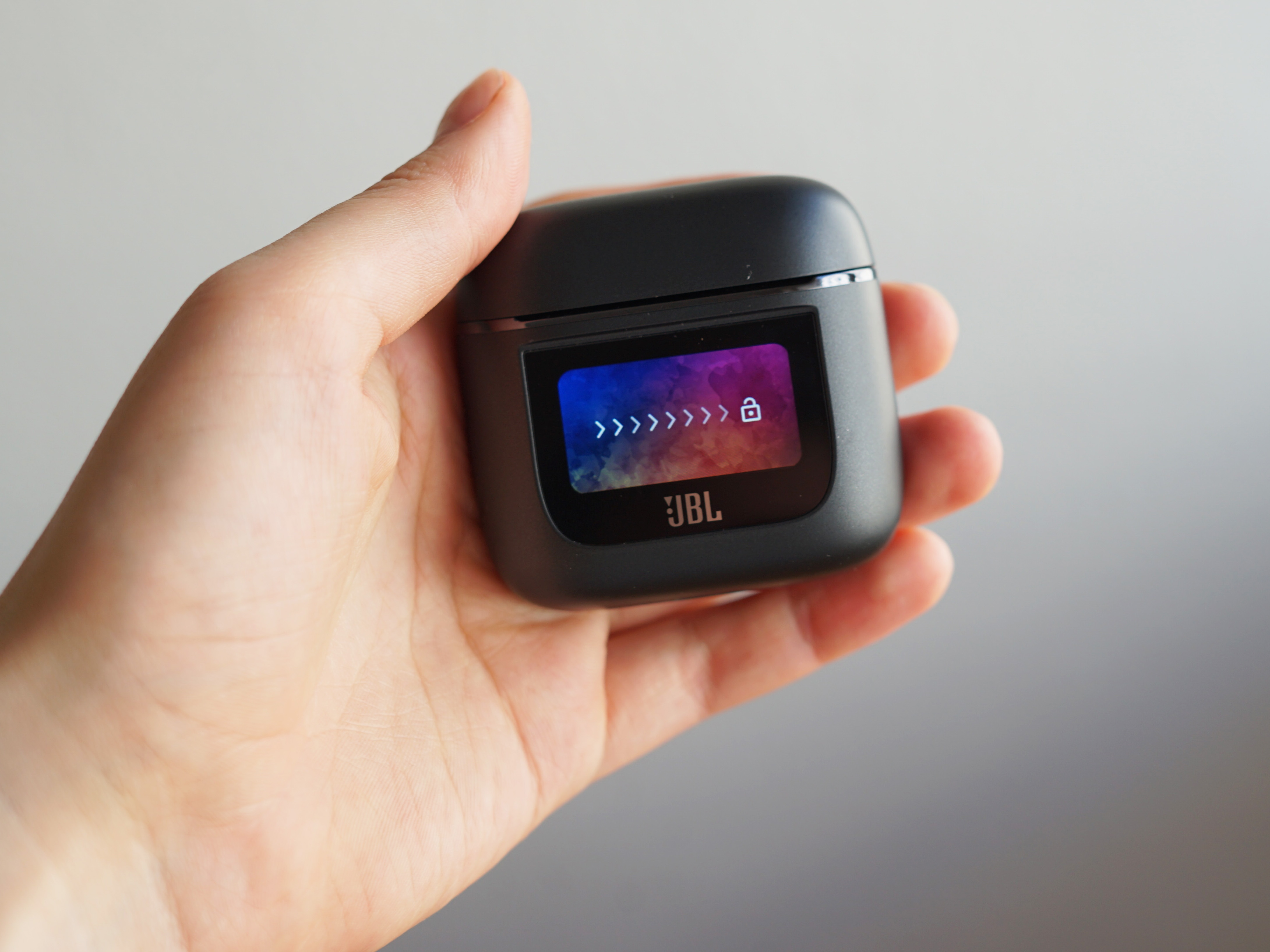 JBL Tour Pro 2: what headphones with a display can do - Galaxus
