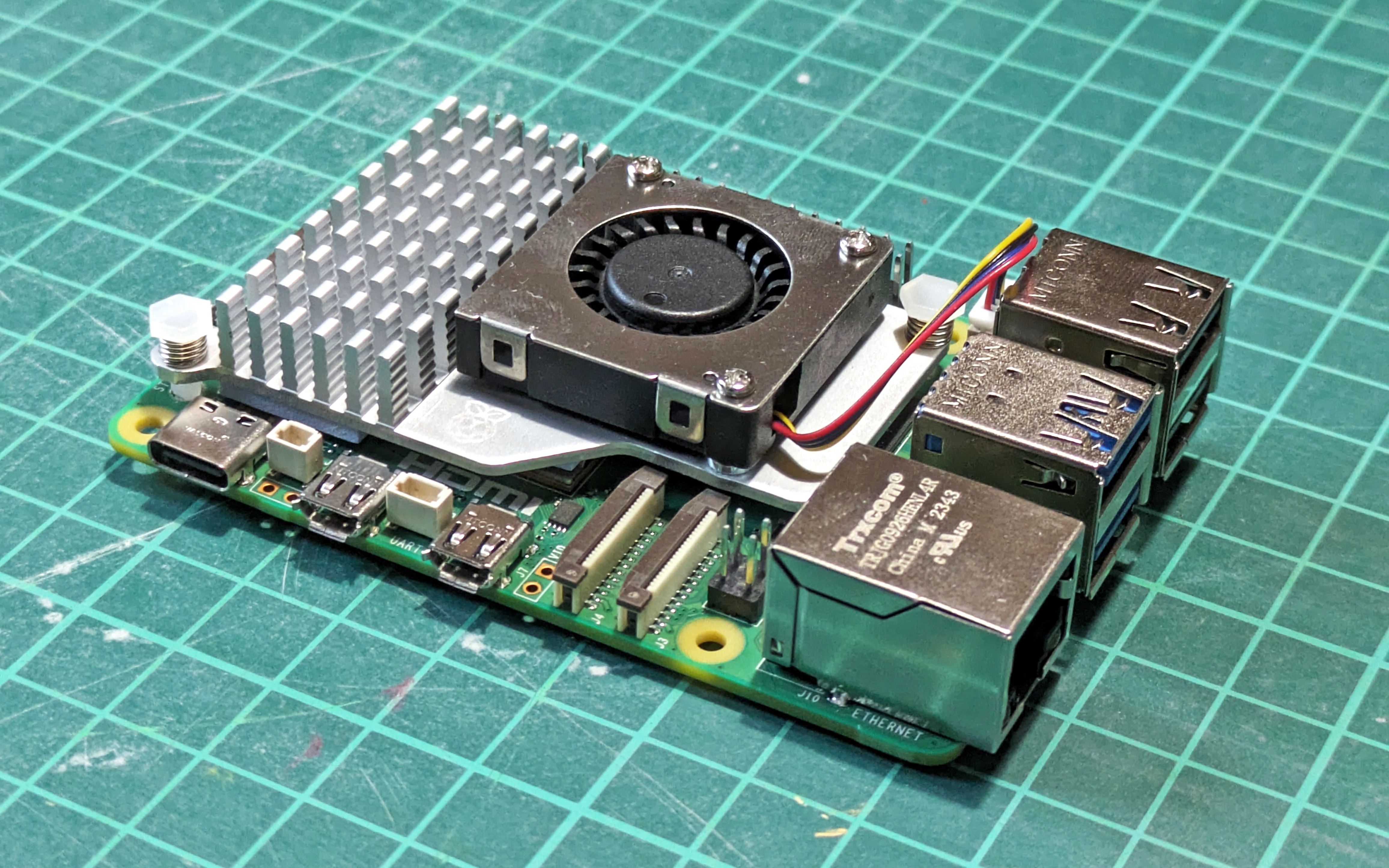 Raspberry Pi 5 : seul vs ventilateur dissipateur vs boîtier ventilé - digitec