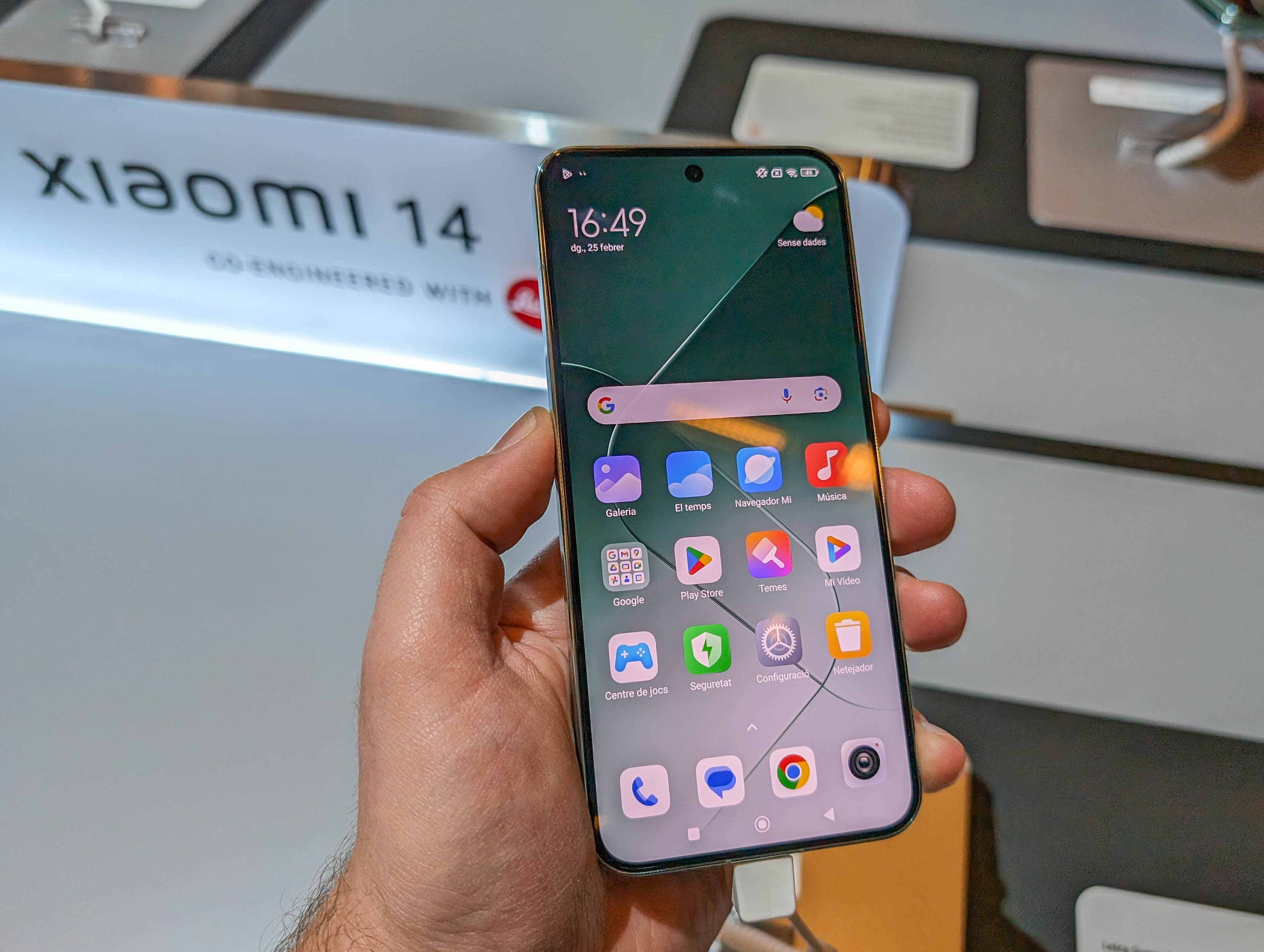 Xiaomi 14 Series HyperOS 2 official update review with new changes in ...