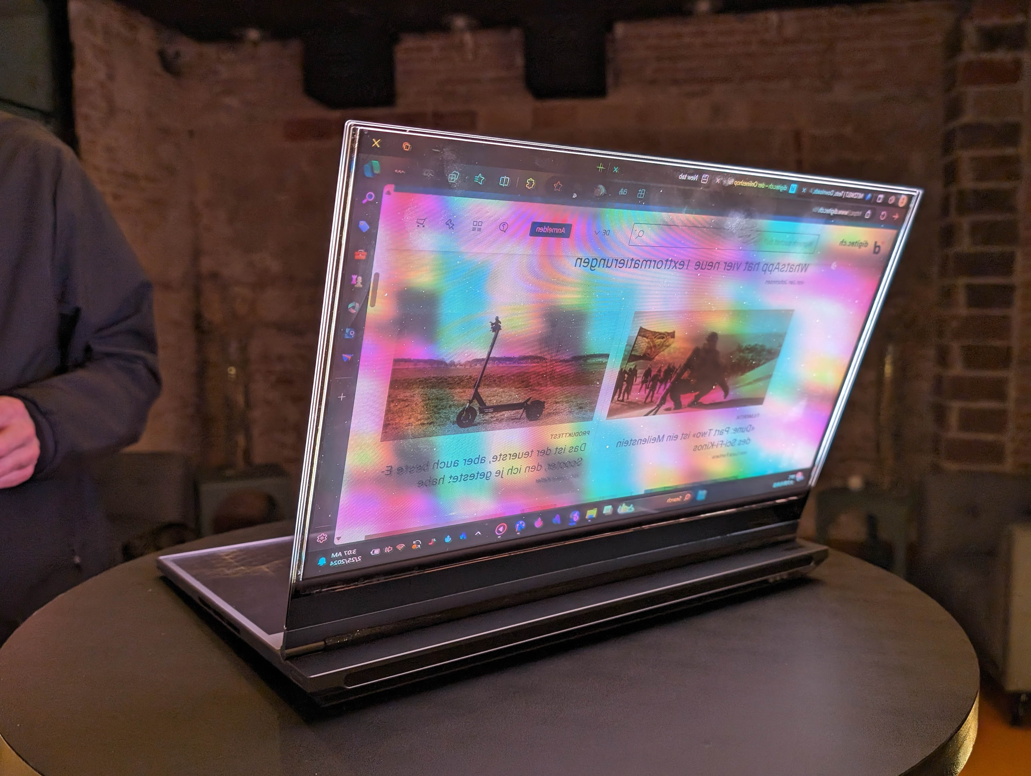 MWC 2024: Lenovo shows laptop with transparent display - Galaxus